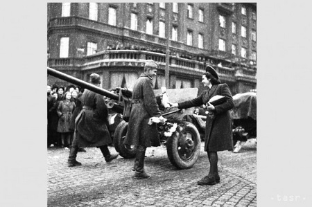 4. apríl 1945: V bojoch o Bratislavu zahynulo 742 sovietskych vojakov ...