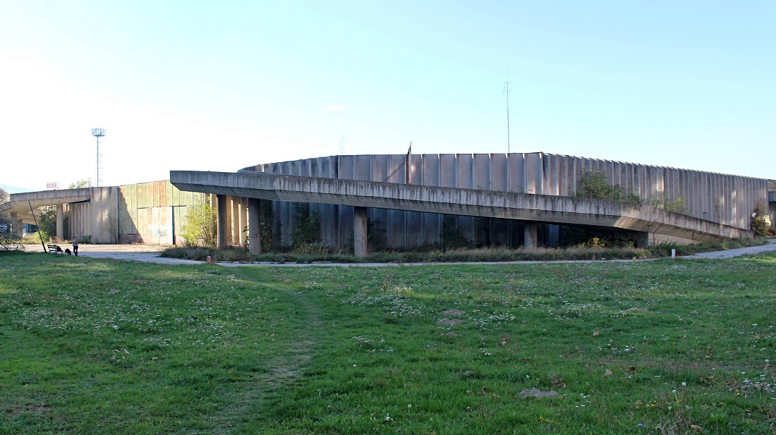 OPUSTENÉ OBJEKTY: OD Lamač roky pustne, v okolí medzitým vyrástlo veľa ...