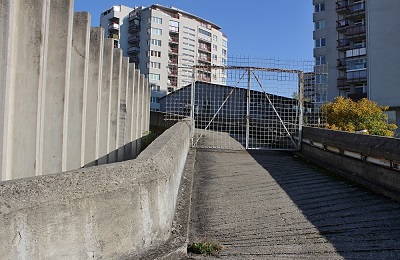 OPUSTENÉ OBJEKTY: OD Lamač roky pustne, v okolí medzitým vyrástlo veľa ...